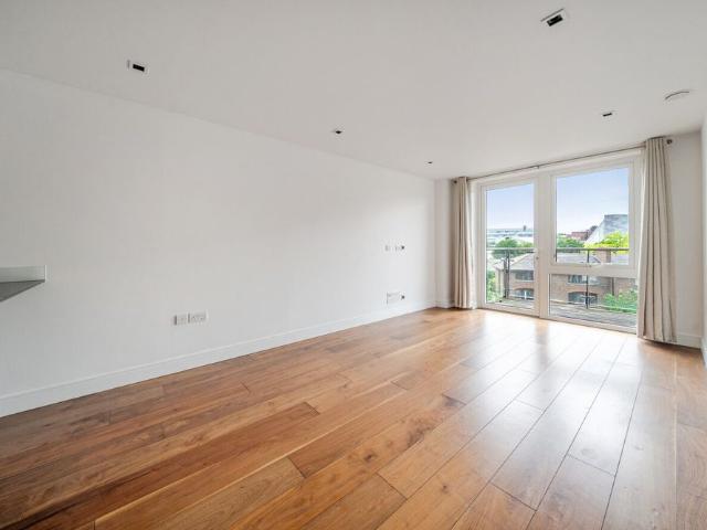 Kew Bridge Road, Brentford, London, TW8