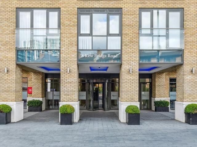 Kew Bridge Road, Brentford, TW8 3 bed apartment to rent £6,500 pcm £1,500 pw