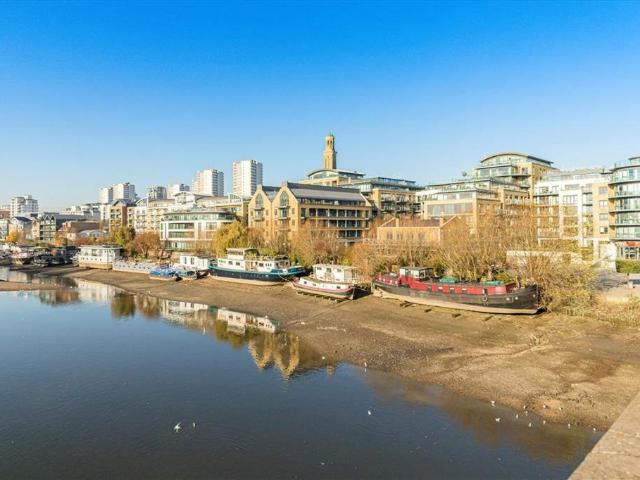 Kew Bridge Road, Brentford TW8 3 bed flat to rent £5,495 pcm £1,268 pw