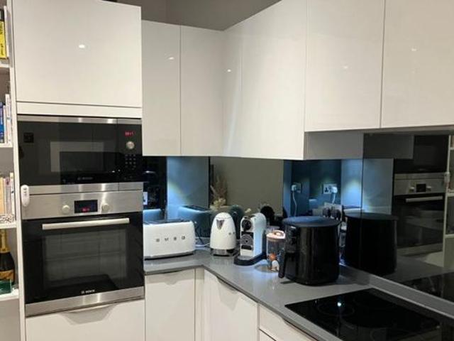 Kew Bridge Road, London, 2 Bedroom Flat