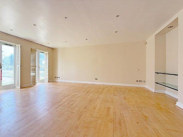 Kew Bridge Road, TW8, Brentford