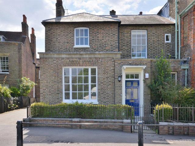 Kew Green, Richmond TW9, 2 bed flat to rent, £4,550 pcm | PrimeLocation
