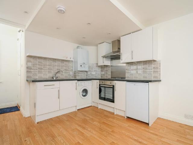 Kew Road, Richmond, TW9 1 bed flat to rent £1,650 pcm £381 pw