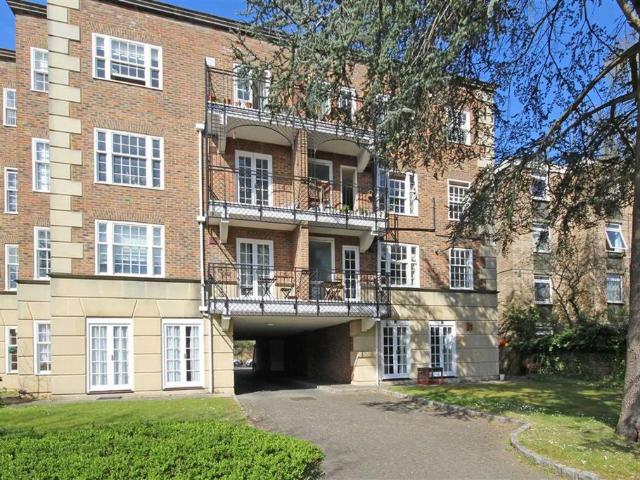 Kew Road, Richmond TW9 2 bed flat to rent £2,095 pcm £483 pw