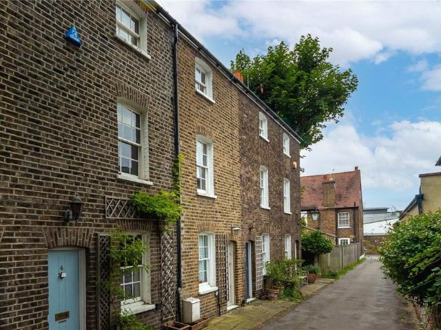 Kew Road, Richmond, TW9 2 bed terraced house to rent £2,940 pcm £678 pw