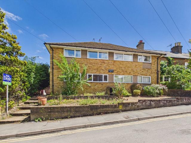 Kewa Court Cross Oak Road, Berkhamsted HP4, 2 bed maisonette to rent, £1,500 pcm | PrimeLocation