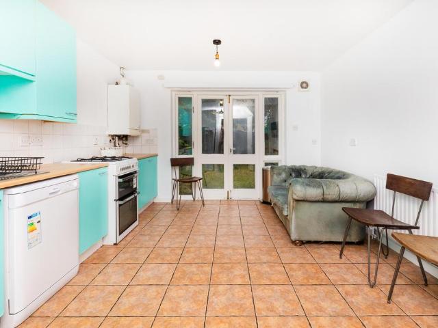 Keyworth Close, Lower. 4 bed house to rent £3,750 pcm £865 pw