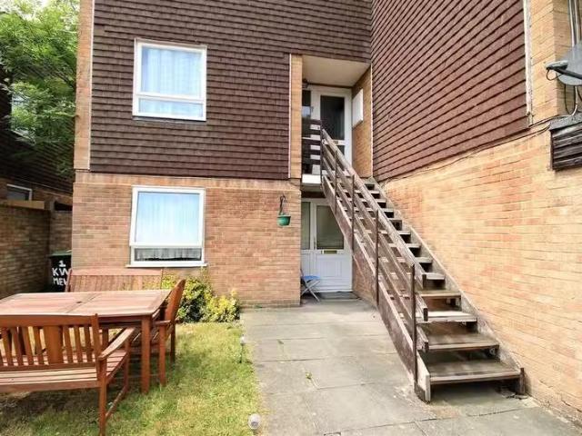 Keyworth Mews, Canterbury CT1 2 bed ground floor flat to rent.