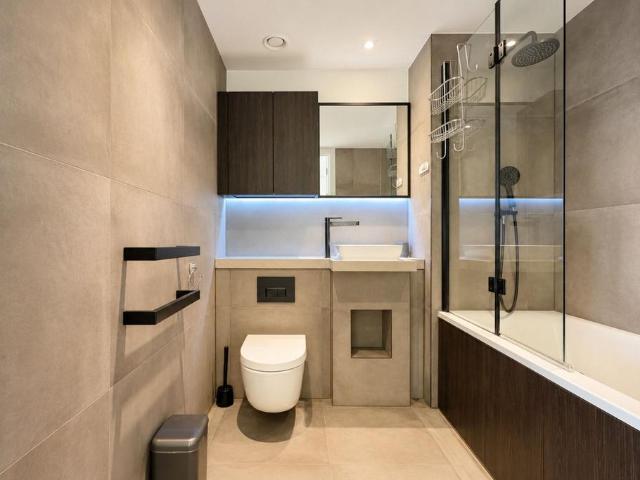 Key Bridge, Exchange Gardens SW8 1 bed flat to rent £3,500 pcm £808 pw