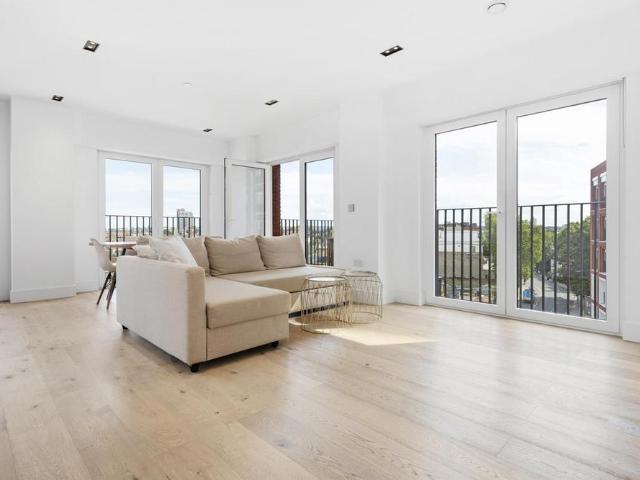 Keybridge House, 2 Exchange Gardens. 1 bed apartment to rent £2,925 pcm £675 pw