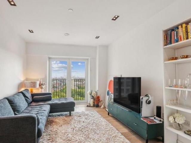 Keybridge Tower, Exchange Gardens. 1 bed flat to rent £2,999 pcm £692 pw