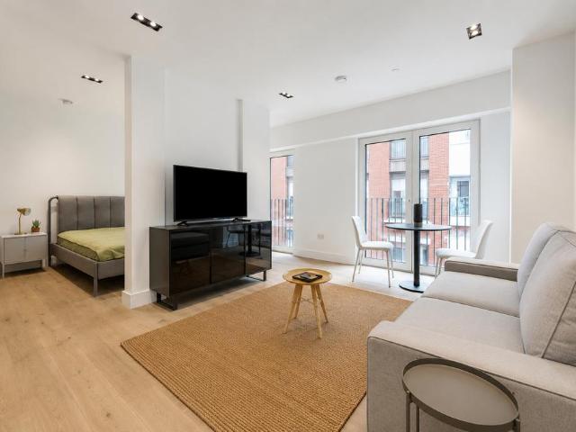 Keybridge Tower, London SW8 Studio to rent £2,650 pcm £612 pw