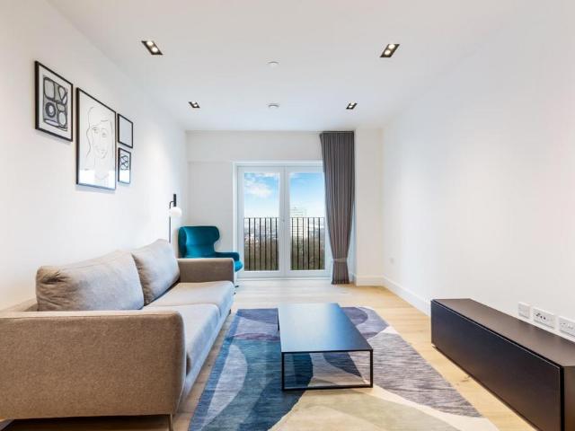 Keybridge Tower, Vauxhall, London, SW8 1 bed apartment to rent £2,999 pcm £692 pw