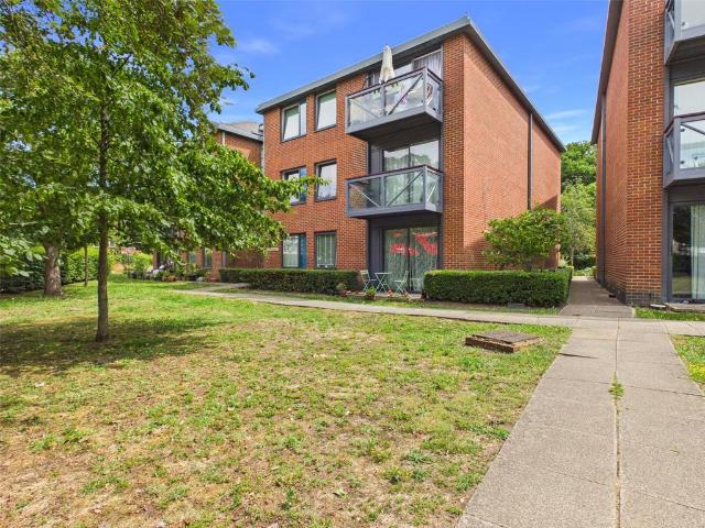 Keylands House, Isleworth 2 bed apartment to rent £1,850 pcm £427 pw