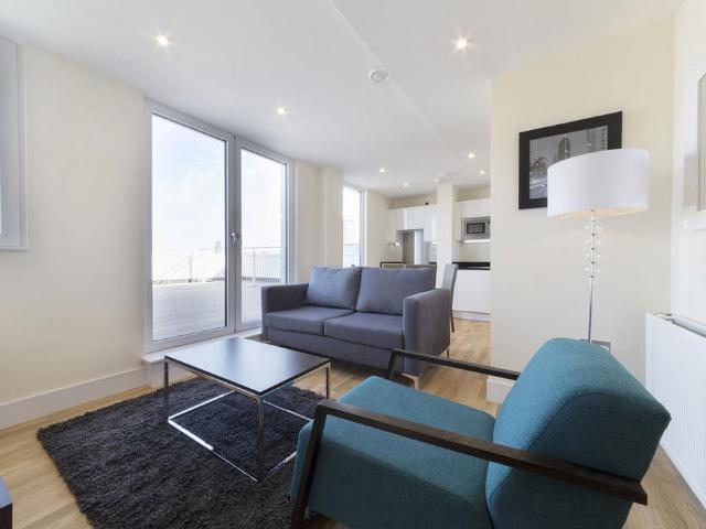 Keymer Place, London E14 2 bed flat to rent £2,350 pcm £542 pw