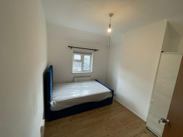 Keynsham Gardens, Eltham SE9, Room to rent, £950 pcm | PrimeLocation