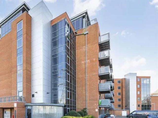 KFC, 3 Chapter Way, London, SW19 2RE, United Kingdom | 1 bed apartment for rent #139543221 | Rentberry