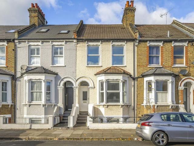 Khama Road, Tooting Broadway, London. 4 bed flat to rent £5,850 pcm £1,350 pw