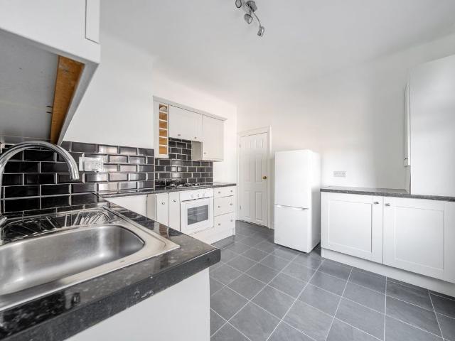 Khartoum Road, London SW17, 2 bed flat to rent, £2,200 pcm | PrimeLocation