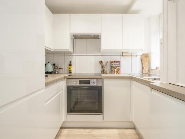 Kimber Road Wandsworth SW18 1 bed flat to rent £1,750 pcm £404 pw