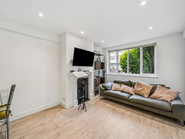 Kimber Road, London, SW18 1 bed apartment to rent £1,750 pcm £404 pw