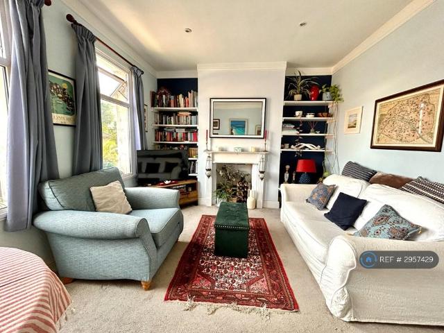 Kimber Road, London, SW18 2 bed flat to rent £3,350 pcm £773 pw