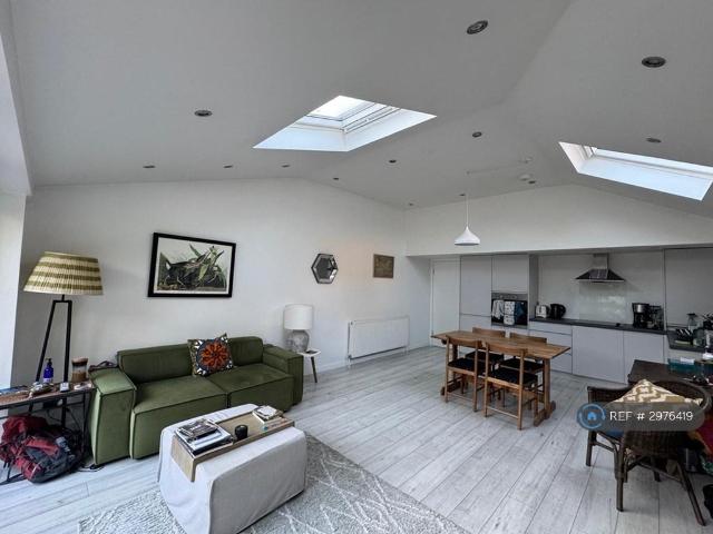 Kimberley Avenue, London, SE15 2 bed flat to rent £2,295 pcm £530 pw