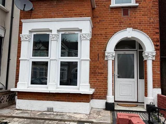 Kimberley Avenue, Seven Kings, IG2 3 bed semi detached house to rent £2,250 pcm £519 pw