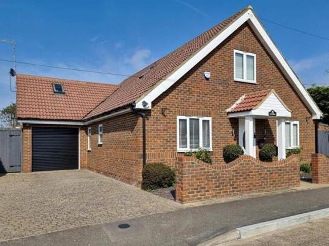 Kimberley Grove, Seasalter, 4 Bedroom Chalet