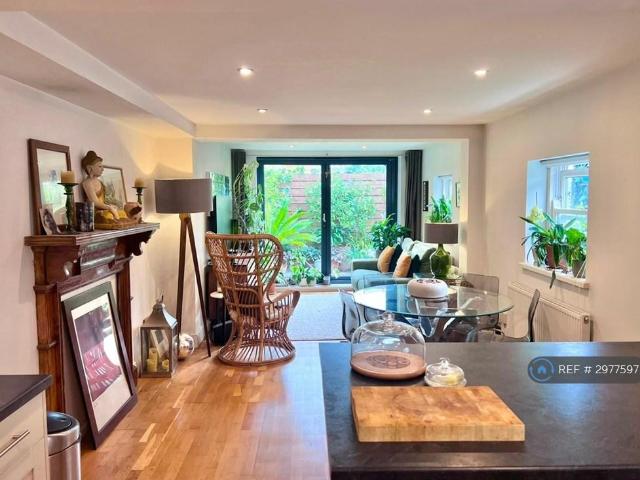 Kimberley Road, London, SW9 1 bed flat to rent £2,500 pcm £577 pw