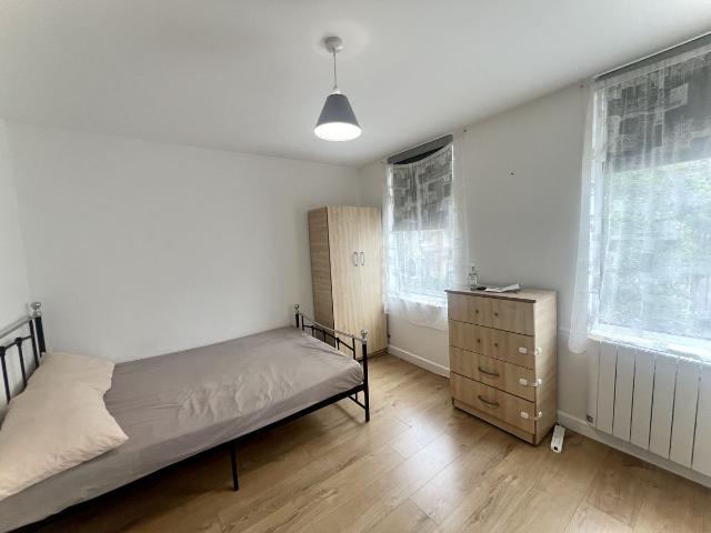 Kimberley Road N18, Studio to rent, £1,250 pcm | PrimeLocation