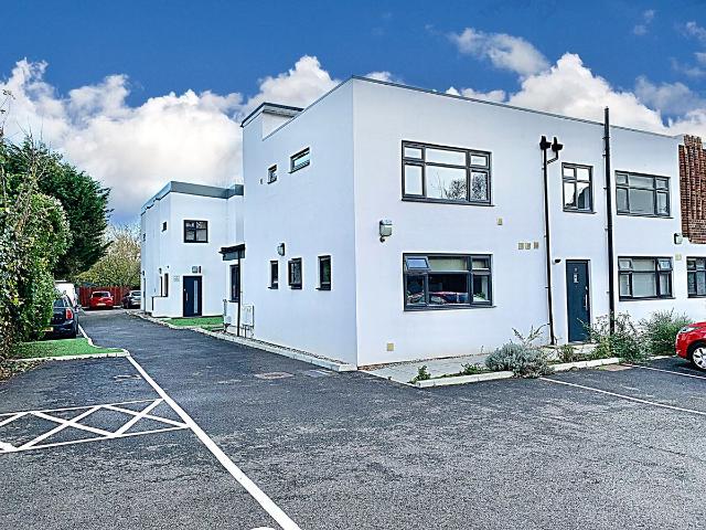 Kimbolton Road, Bedford MK41, 2 bed flat to rent, £1,350 pcm | PrimeLocation