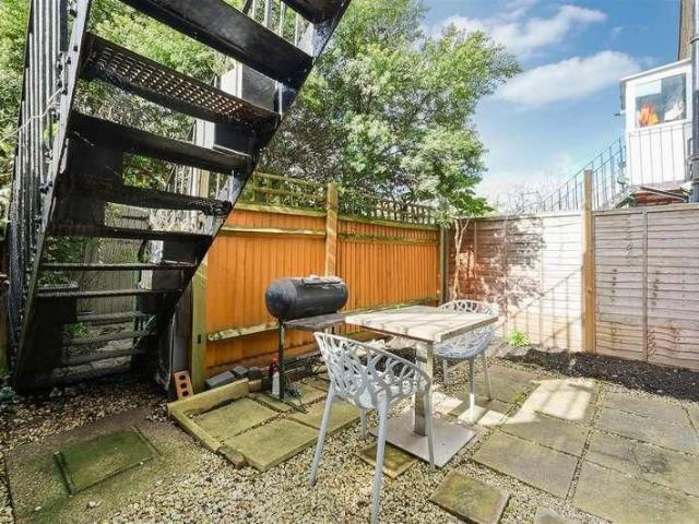 Kimble Road, Colliers Wood, SW19