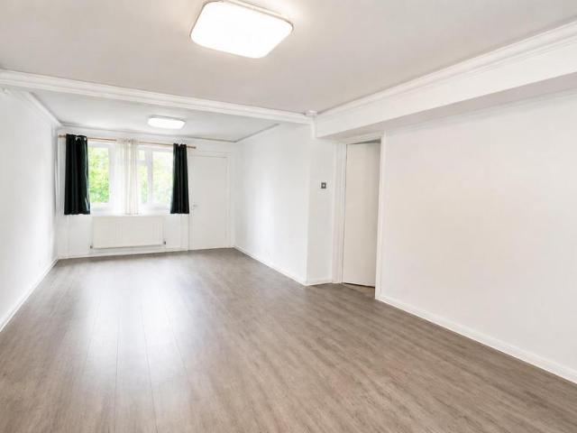 Kimpton Road, North Cheam, SM3 9QJ 4 bed end of terrace house to rent £2,750 pcm £635 pw