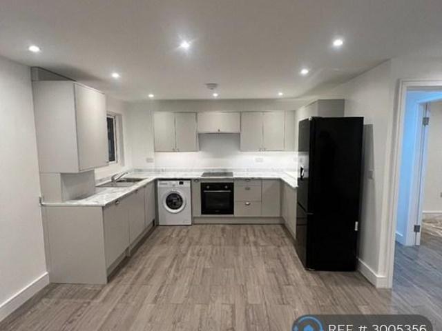 Kimptons Mead, Potters Bar, EN6 2 bed flat to rent £2,100 pcm £485 pw