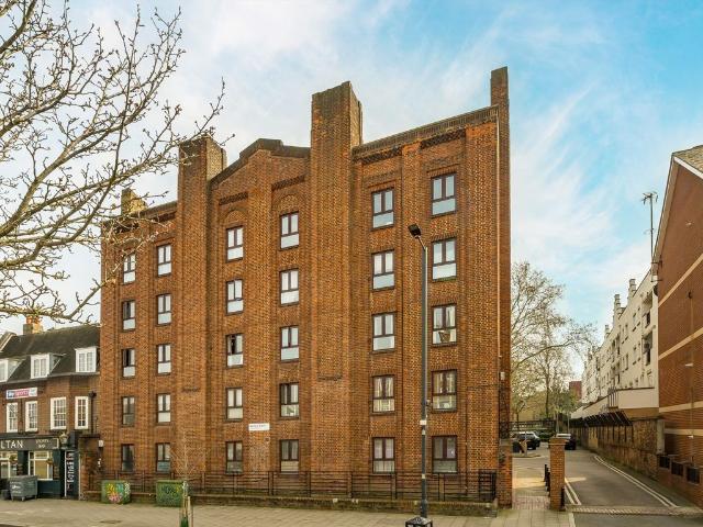 Kintyre Court, Brixton SW2, 2 bed flat to rent, £2,200 pcm | PrimeLocation