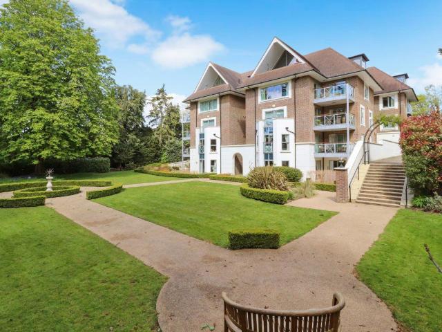 Kincraig Drive, Sevenoaks TN13, 3 bed flat to rent, £2,900 pcm | PrimeLocation