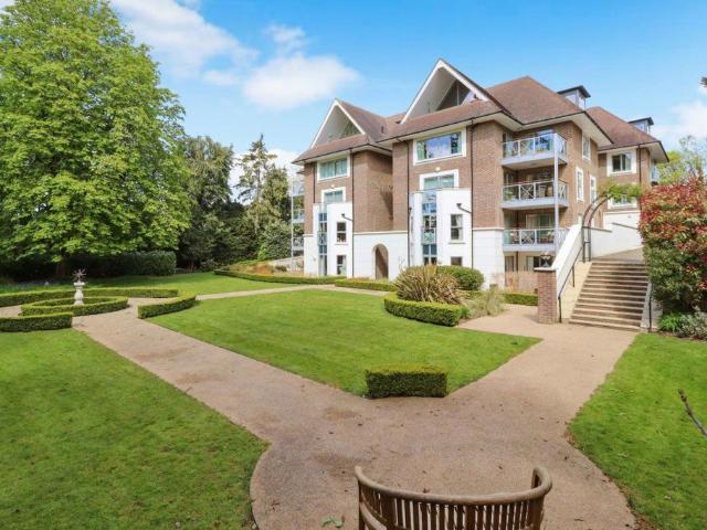 Kincraig Drive, Sevenoaks TN13 3BH 3 bed apartment to rent £2,900 pcm £669 pw