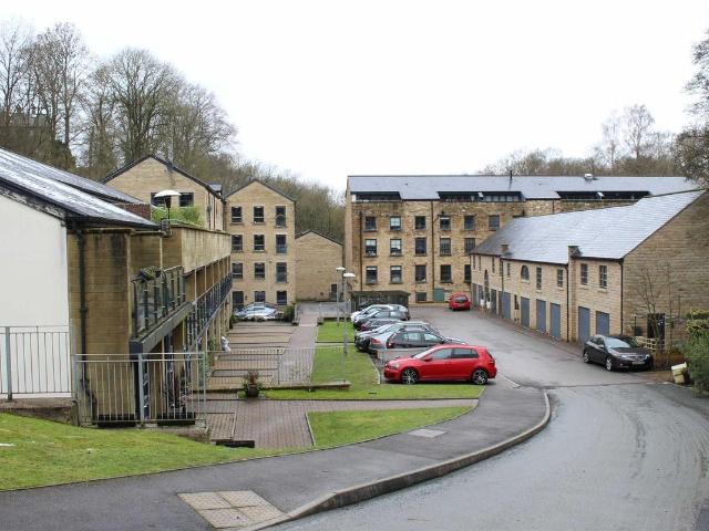 Kinderlee Way, Chisworth, Glossop SK13, 2 bed flat to rent, £995 pcm | PrimeLocation
