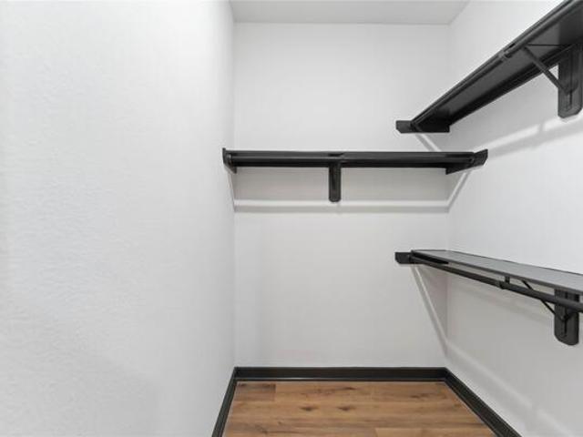 Kindred Grove A: newly built rooms in Settegast, free parking, fenced backyard
