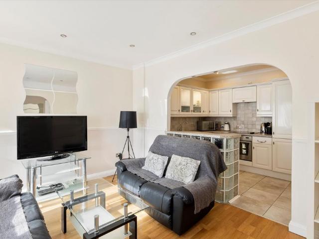 Kinefold House, York Way Estate. 1 bed flat to rent £1,733 pcm £400 pw
