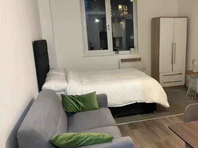 Kinetic, Birch Avenue, Stretford, M16 0PJ, United Kingdom | 1 bed apartment for rent #154631407 | Rentberry