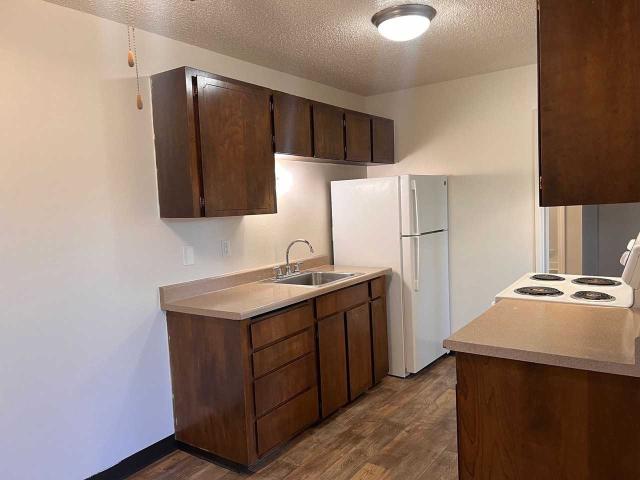 King Manor in Milwaukie 1 Bedroom Home for Rent at 7911 Se King Rd, Milwaukie, OR 97222 Southgate