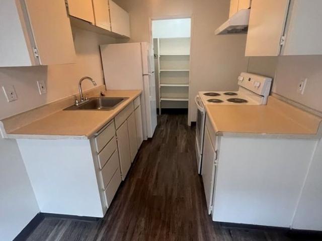 King Manor in Milwaukie 2 Bedroom Home for Rent at 7911 Southeast King Road, Milwaukie, OR 97222 Southgate
