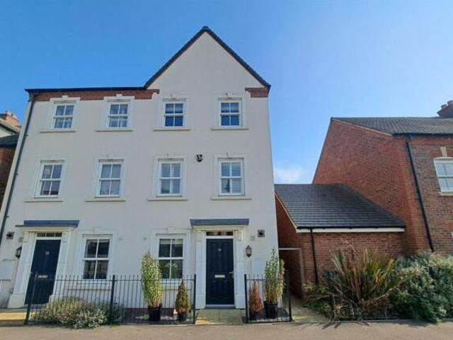King Alfred Way, Great Denham, 4 Bedroom Semi detached