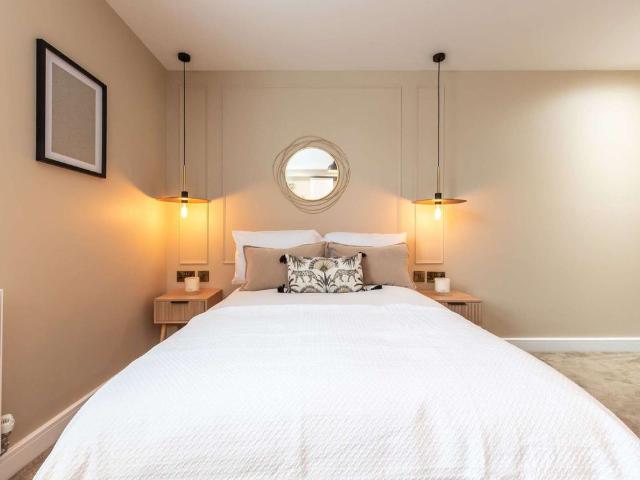 King Alfred Street Room 4