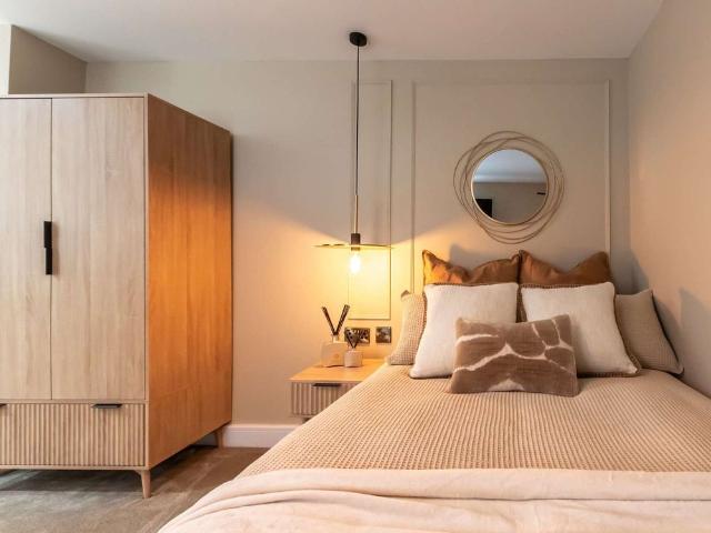 King Alfred Street Room 1