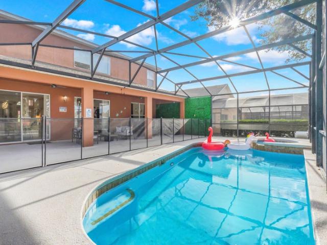 King Bed Room w En Suite, Pool w Spa, Workspace, G