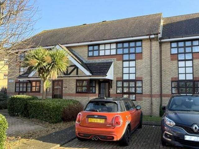 King Charles Place, Emerald Quay, 2 Bedroom Flat