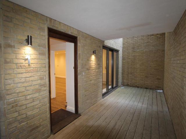 King Court, Dod Street, Tower. 1 bed apartment to rent £2,000 pcm £462 pw